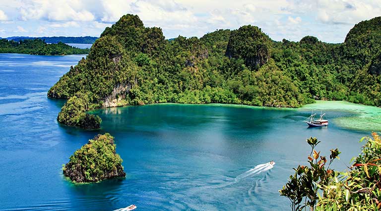 Cruising Indonesia with Aman | Luxury Indonesia Itinerary | Remote Lands