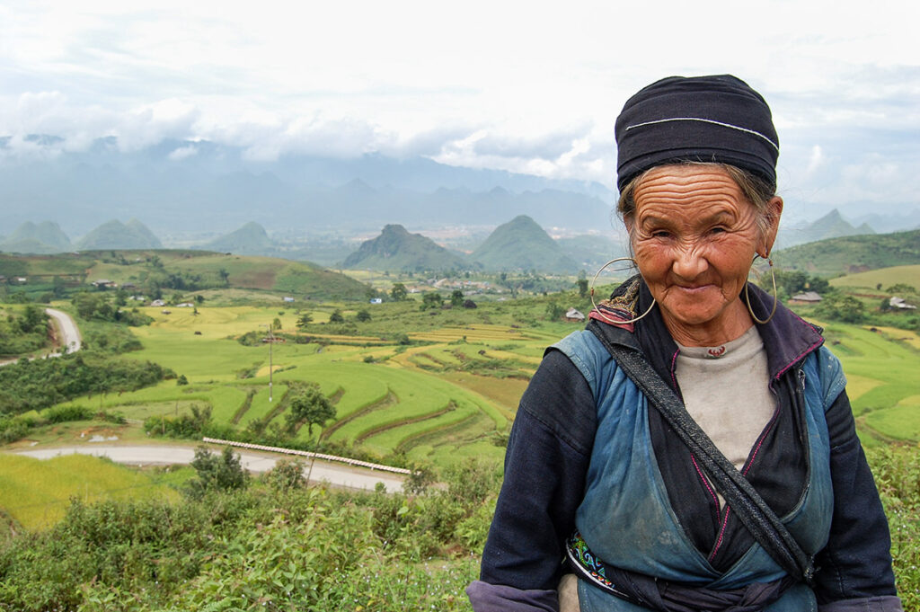 Into the Mist with Sapa's Authentic Hill Tribe Culture - Travelogues ...