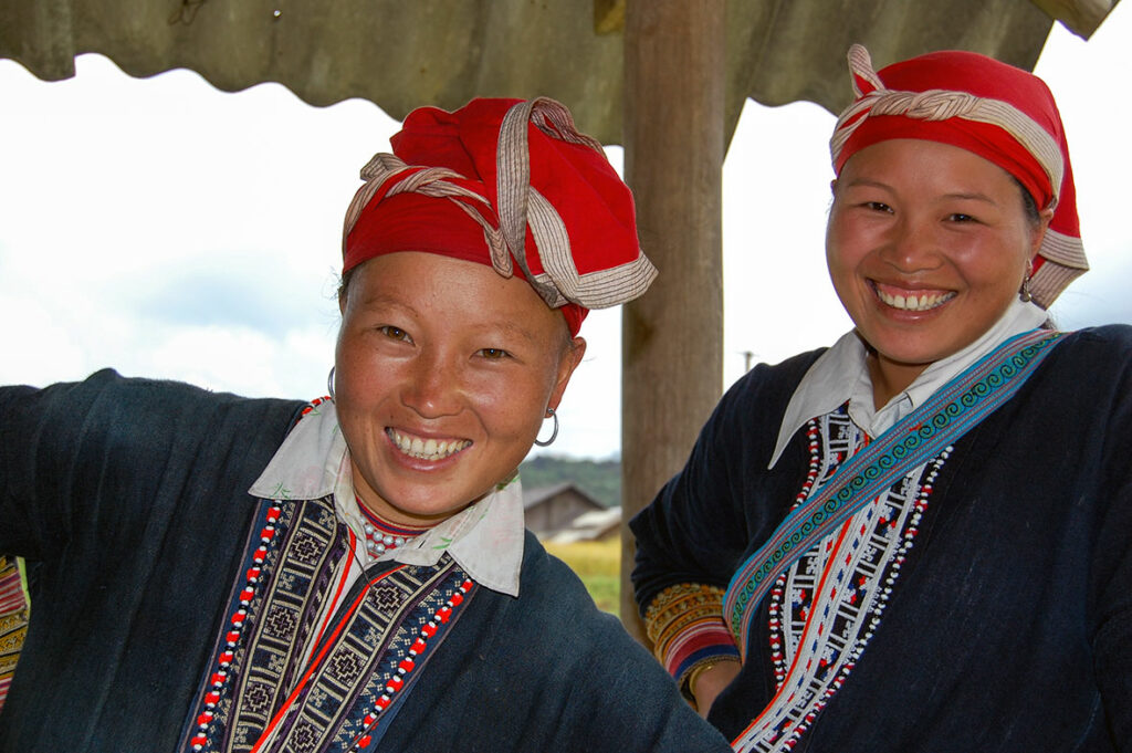 Into the Mist with Sapa's Authentic Hill Tribe Culture - Travelogues ...