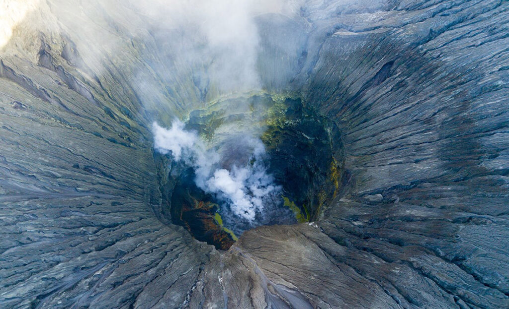 Video: The Breathing Volcano of Bromo - Travelogues from Remote Lands