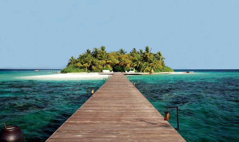 Family Reunion? Rent Out the Tiny, Decadent Coco Privé in the Maldives ...