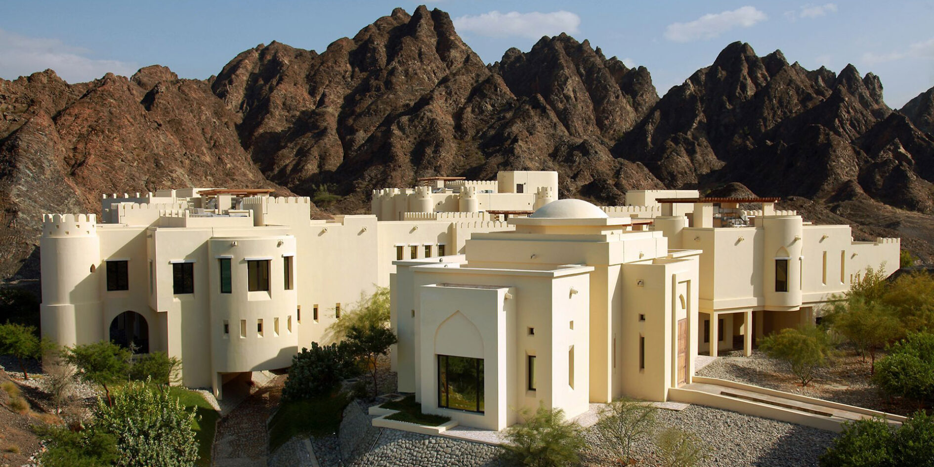 3 Must-See Muscat Luxury Hotels - Travelogues from Remote Lands