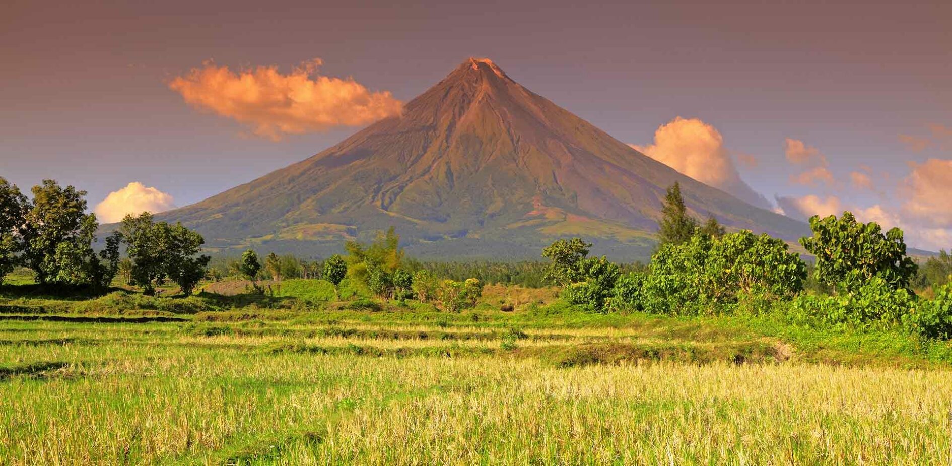 Volcanoes and Coffins: Luzon for Hikers - Travelogues from Remote Lands
