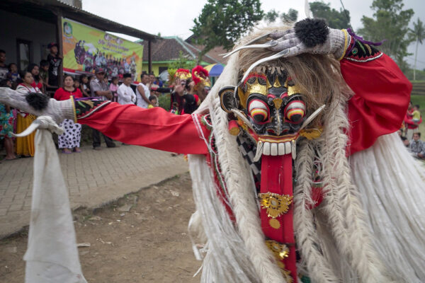 Jaranan in Java: Exorcism in the Volcano's Shadow - Travelogues from ...