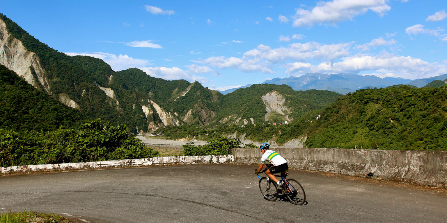 Cycling Formosa: The Long Way Around Taiwan - Travelogues from Remote Lands