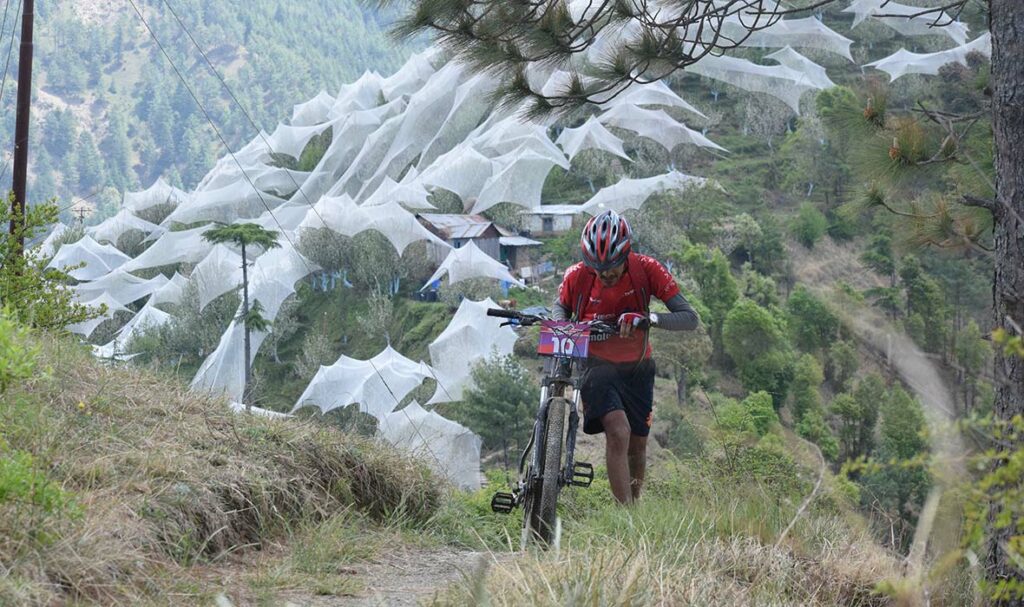 Hero MTB Himalaya: Extreme Mountain Bike Challenge on the Top of the ...