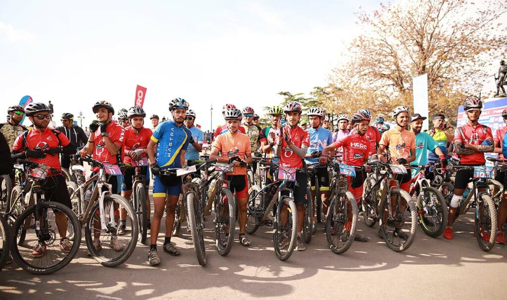 Hero MTB Himalaya: Extreme Mountain Bike Challenge on the Top of the ...