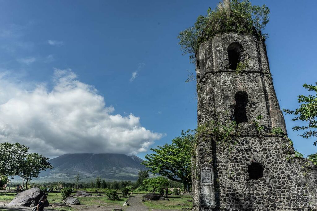 Mount Mayon: In the Shadow of the Most Active Volcano in the ...