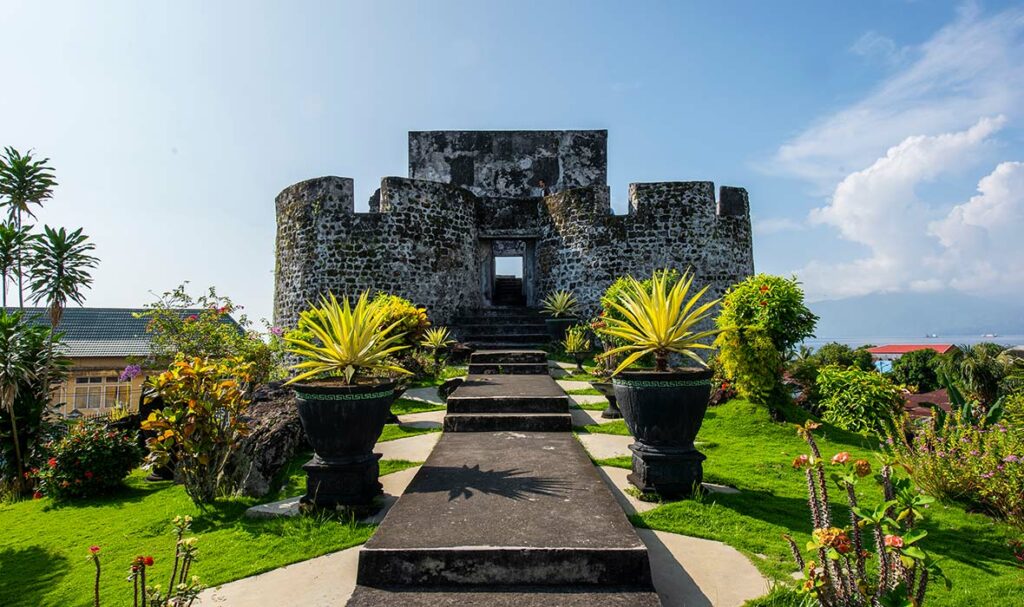 Ternate and Tidore: A Short History of the Spice Islands - Travelogues ...