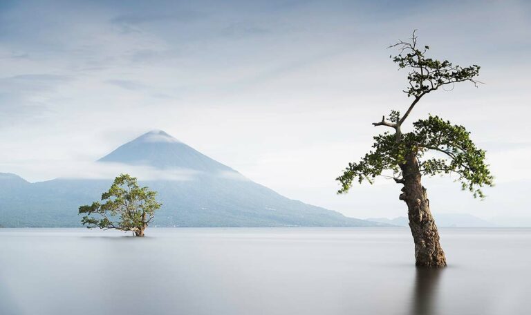 Ternate and Tidore: A Short History of the Spice Islands - Travelogues ...