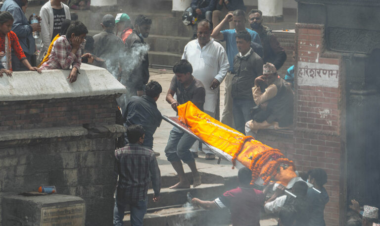 The Rites of Cremation at Kathmandu’s Pashupatinath Temple ...