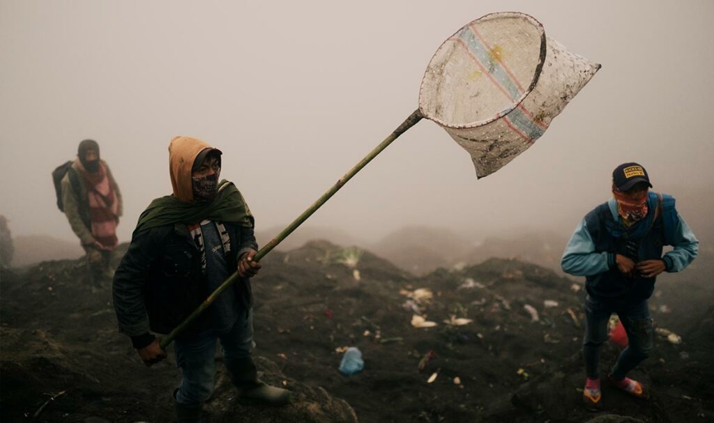 Volcano Sacrifice: Lens on the Yadnya Kasada - Travelogues from Remote ...