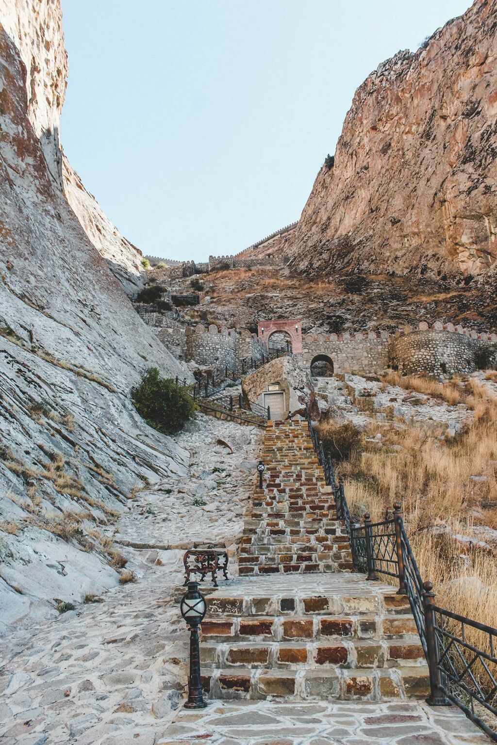 Alinja Castle: The Machu Picchu of the Caucasus? - Travelogues from ...