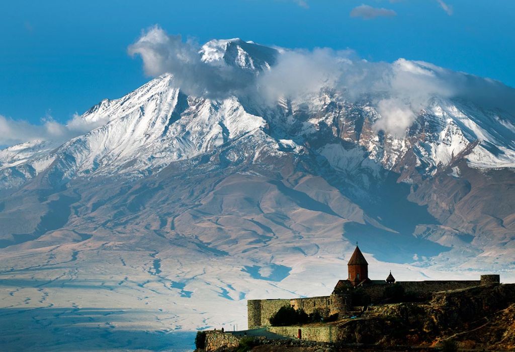 Holy Trails - Travelogues from Remote Lands