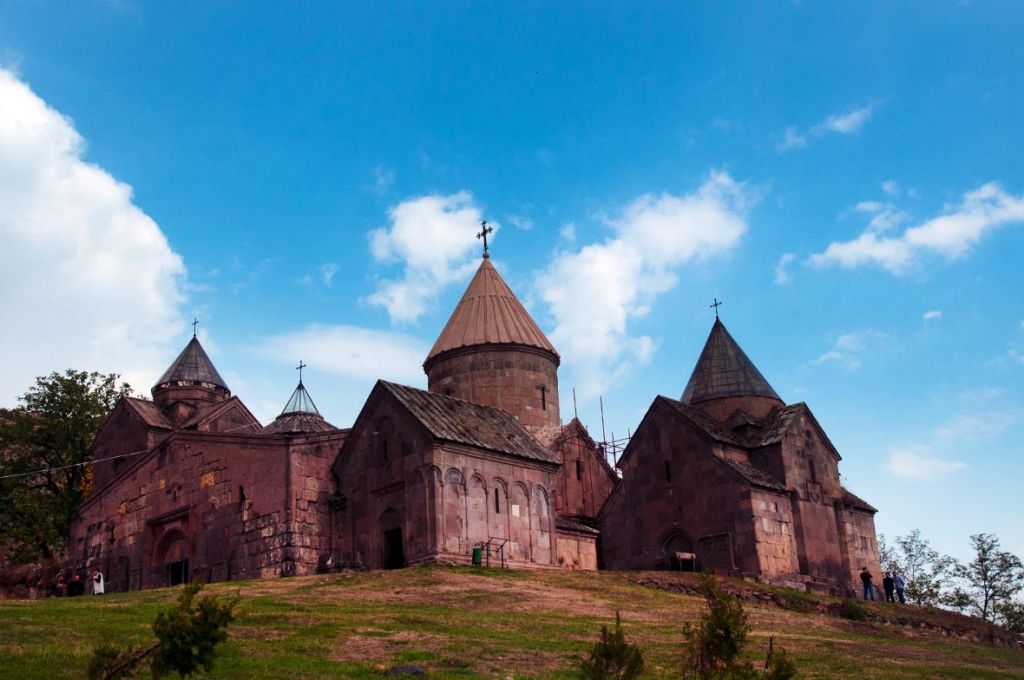 Holy Trails - Travelogues from Remote Lands