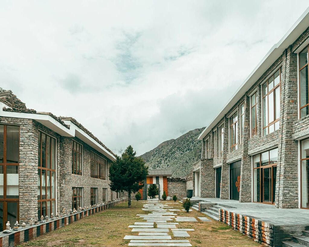 Shinta Mani Mustang Scales New Heights in the Himalayas - Travelogues ...