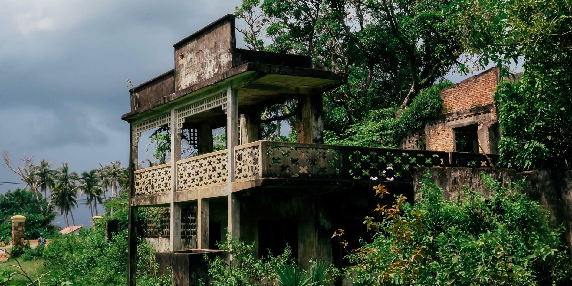 Haunted Houses - Travelogues from Remote Lands