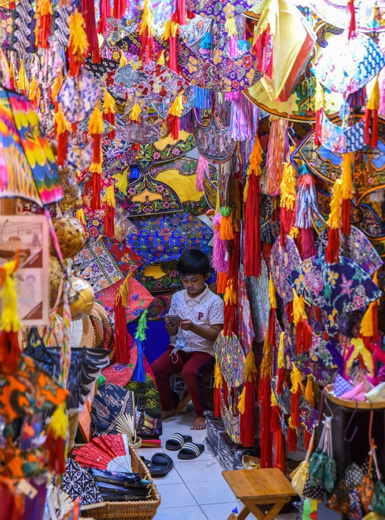 Commerce and Color - Travelogues from Remote Lands