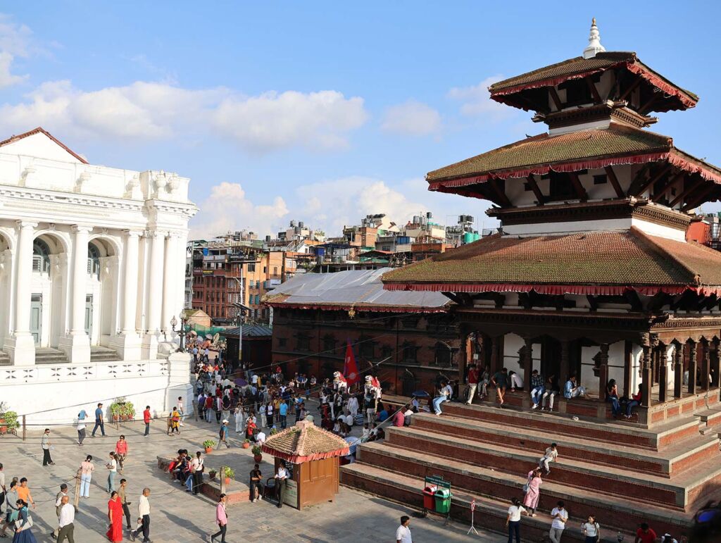 Heart of the Himalaya - Travelogues from Remote Lands