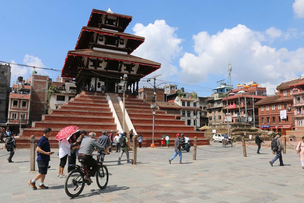 Heart of the Himalaya - Travelogues from Remote Lands