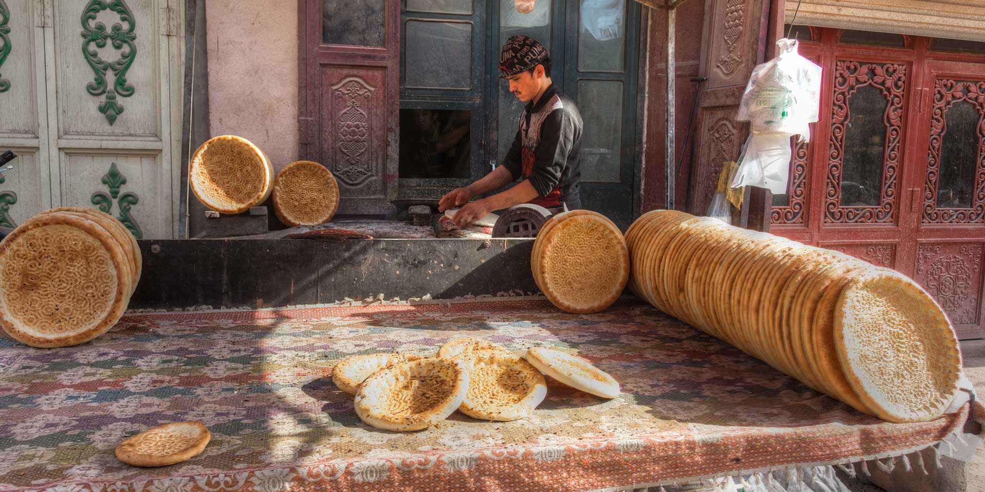 People at the Crossroads: Highlights of Kashgar - Travelogues from ...