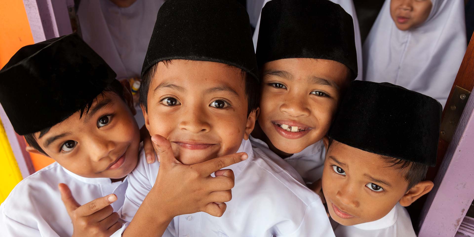 A Day in Brunei - the Smiling Sultanate - Travelogues from Remote Lands